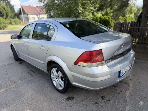 Pelēks Opel Astra 2009 Kauņa, ar dzinēja tilpumu 1.60 L un nobraukumu 170 tūkst. km par 850 €, foto 9 vietnē AUTOMOTO.COM.LV