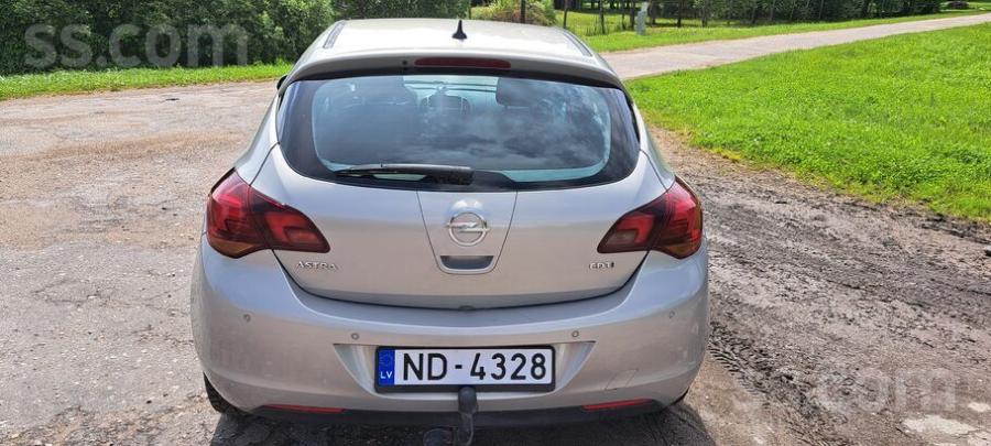 Grey Opel Astra 2010 in Ogre, with an engine capacity of 1.60 L and mileage of 37 thousand km for 3800 €, photo 2 on AUTOMOTO.COM.LV