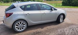 Grey Opel Astra 2010 in Ogre, with an engine capacity of 1.60 L and mileage of 37 thousand km for 3800 €, photo 3 on AUTOMOTO.COM.LV