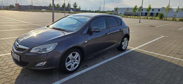 Grey Opel Astra 2011 in Kaunas, with an engine capacity of 1.69 L and mileage of 244 thousand km for 1100 €, photo 6 on AUTOMOTO.COM.LV