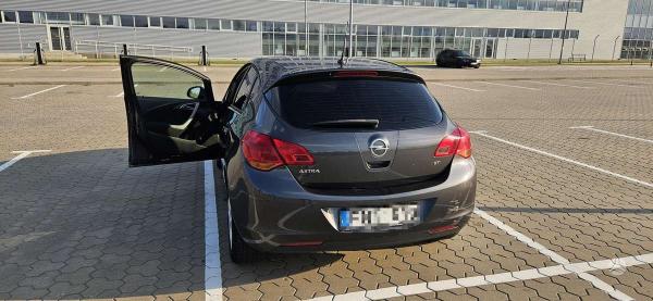 Grey Opel Astra 2011 in Kaunas, with an engine capacity of 1.69 L and mileage of 244 thousand km for 1100 €, photo 7 on AUTOMOTO.COM.LV