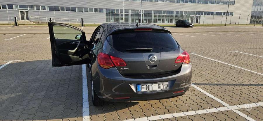 Pelēks Opel Astra 2011 Kauņa, ar dzinēja tilpumu 1.69 L un nobraukumu 244 tūkst. km par 1100 €, foto 8 vietnē AUTOMOTO.COM.LV