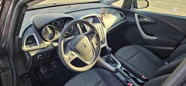 Grey Opel Astra 2011 in Kaunas, with an engine capacity of 1.69 L and mileage of 244 thousand km for 1100 €, photo 8 on AUTOMOTO.COM.LV