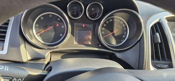 Grey Opel Astra 2011 in Kaunas, with an engine capacity of 1.69 L and mileage of 244 thousand km for 1100 €, photo 9 on AUTOMOTO.COM.LV