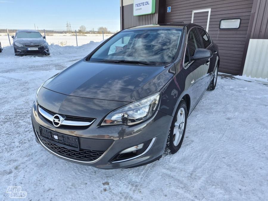 Grey Opel Astra 2012 in Vilnius, with an engine capacity of 1.70 L and mileage of 258 thousand km for 4150 €, photo 2 on AUTOMOTO.COM.LV