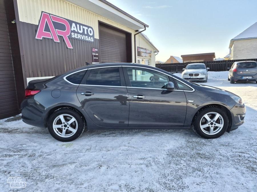 Grey Opel Astra 2012 in Vilnius, with an engine capacity of 1.70 L and mileage of 258 thousand km for 4150 €, photo 3 on AUTOMOTO.COM.LV