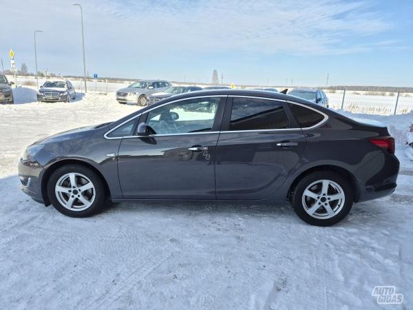 Grey Opel Astra 2012 in Vilnius, with an engine capacity of 1.70 L and mileage of 258 thousand km for 4150 €, photo 4 on AUTOMOTO.COM.LV