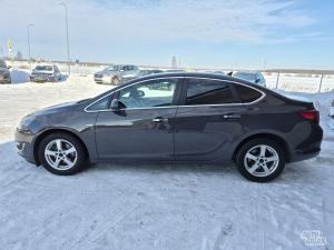 Grey Opel Astra 2012 in Vilnius, with an engine capacity of 1.70 L and mileage of 258 thousand km for 4150 €, photo 4 on AUTOMOTO.COM.LV