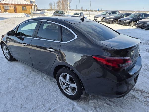 Grey Opel Astra 2012 in Vilnius, with an engine capacity of 1.70 L and mileage of 258 thousand km for 4150 €, photo 5 on AUTOMOTO.COM.LV