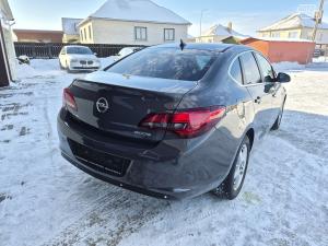 Grey Opel Astra 2012 in Vilnius, with an engine capacity of 1.70 L and mileage of 258 thousand km for 4150 €, photo 6 on AUTOMOTO.COM.LV