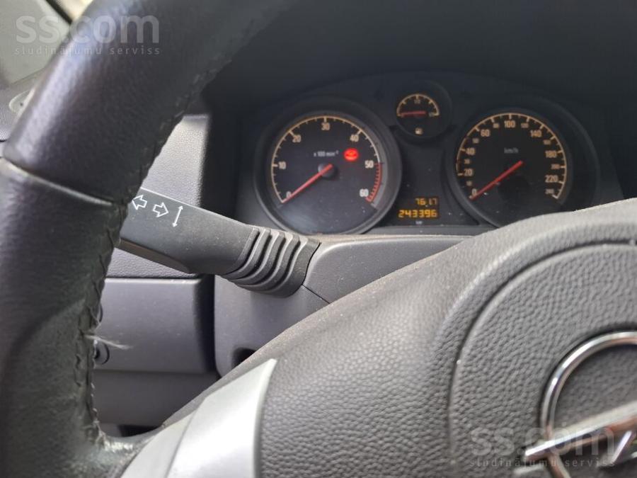 Pelēks Opel Astra 2012 Rīga, ar dzinēja tilpumu 1.70 L un nobraukumu 0 tūkst. km par 1200 €, foto 4 vietnē AUTOMOTO.COM.LV