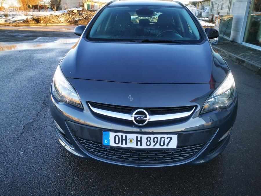 Grey Opel Astra 2014 in Klaipeda, with an engine capacity of 1.70 L and mileage of 197 thousand km for 4490 €, photo 2 on AUTOMOTO.COM.LV