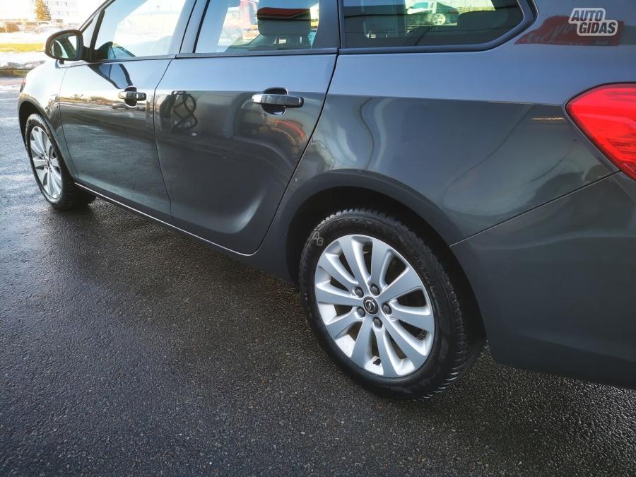 Grey Opel Astra 2014 in Klaipeda, with an engine capacity of 1.70 L and mileage of 197 thousand km for 4490 €, photo 7 on AUTOMOTO.COM.LV