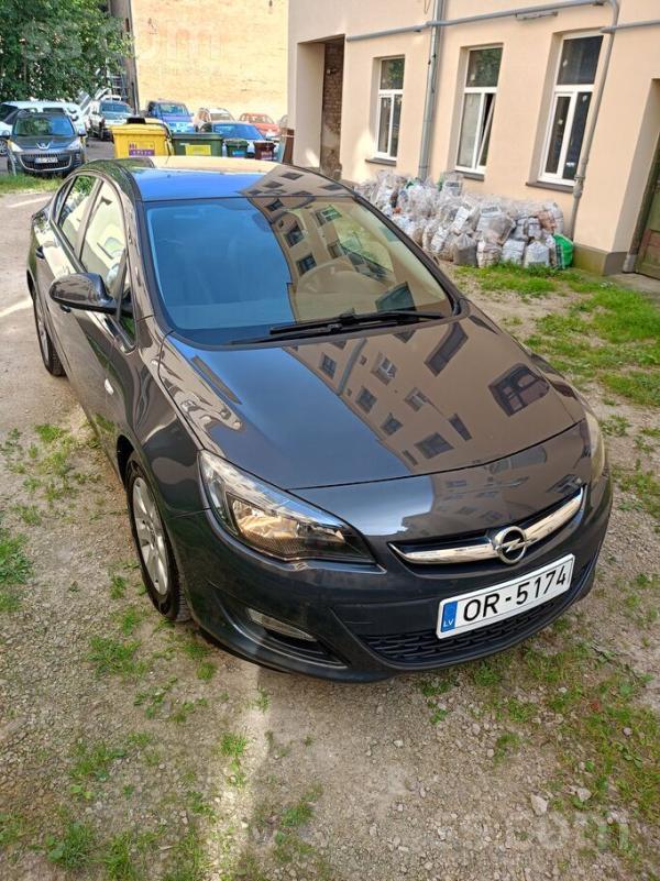 Grey Opel Astra 2014 in Riga, with an engine capacity of 1.70 L and mileage of 285 thousand km for 4650 €, photo 2 on AUTOMOTO.COM.LV