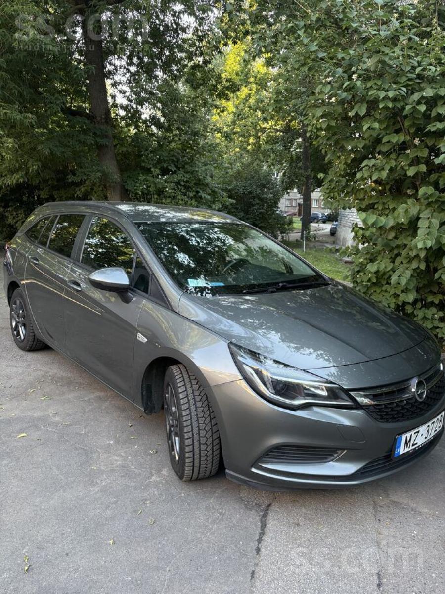 Grey Opel Astra 2016 in Riga, with an engine capacity of 1.60 L and mileage of 261 thousand km for 4550 €, photo 3 on AUTOMOTO.COM.LV