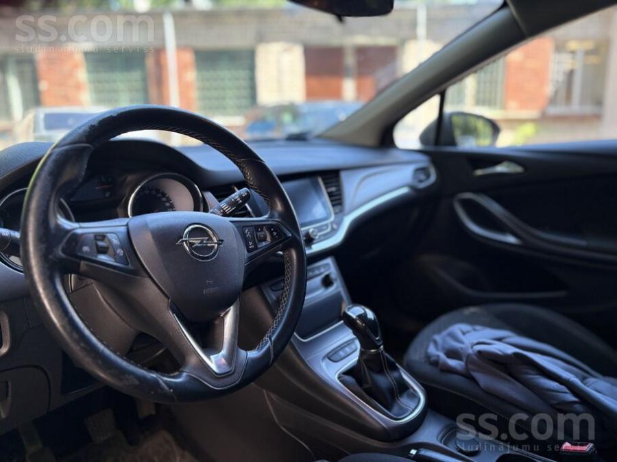 Grey Opel Astra 2016 in Riga, with an engine capacity of 1.60 L and mileage of 261 thousand km for 4550 €, photo 4 on AUTOMOTO.COM.LV