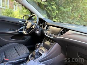 Grey Opel Astra 2016 in Riga, with an engine capacity of 1.60 L and mileage of 261 thousand km for 4550 €, photo 5 on AUTOMOTO.COM.LV