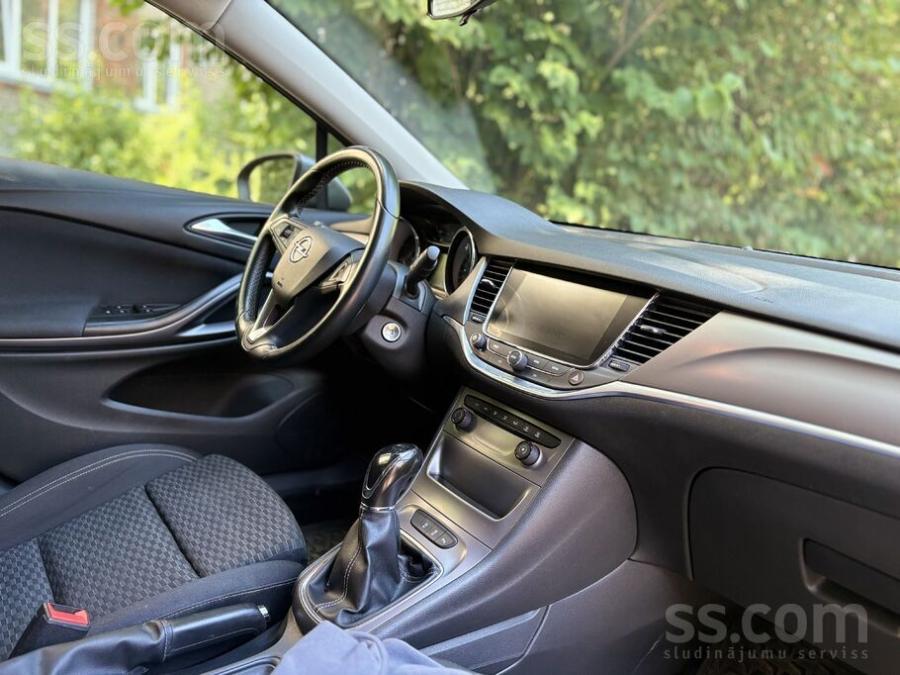 Grey Opel Astra 2016 in Riga, with an engine capacity of 1.60 L and mileage of 261 thousand km for 4550 €, photo 5 on AUTOMOTO.COM.LV