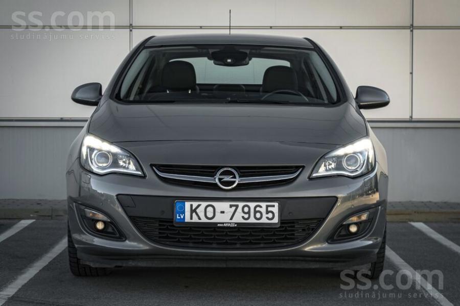 Grey Opel Astra 2017 in Riga, with an engine capacity of 1.40 L and mileage of 79 thousand km for 7990 €, photo 3 on AUTOMOTO.COM.LV