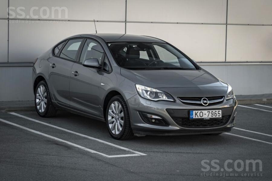 Grey Opel Astra 2017 in Riga, with an engine capacity of 1.40 L and mileage of 79 thousand km for 7990 €, photo 4 on AUTOMOTO.COM.LV