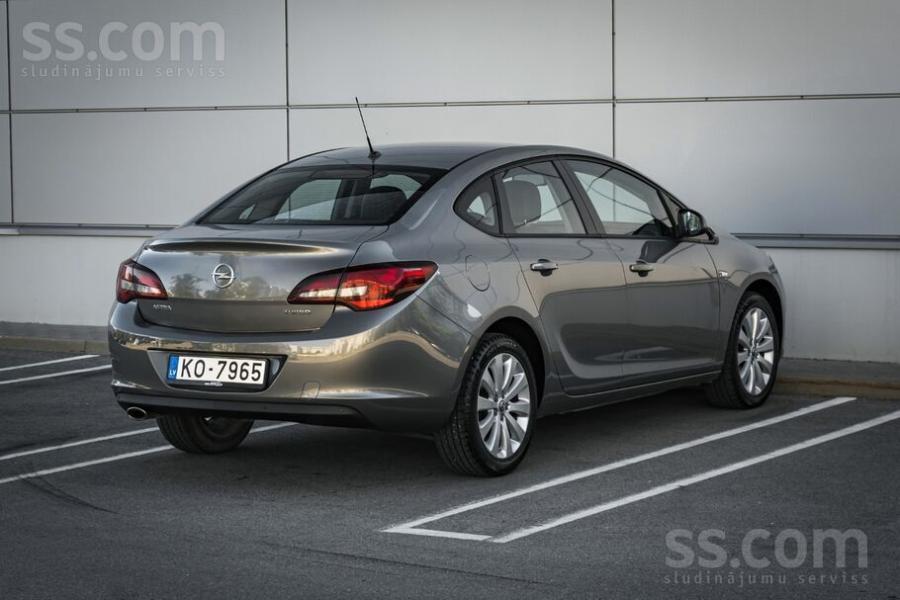 Grey Opel Astra 2017 in Riga, with an engine capacity of 1.40 L and mileage of 79 thousand km for 7990 €, photo 5 on AUTOMOTO.COM.LV