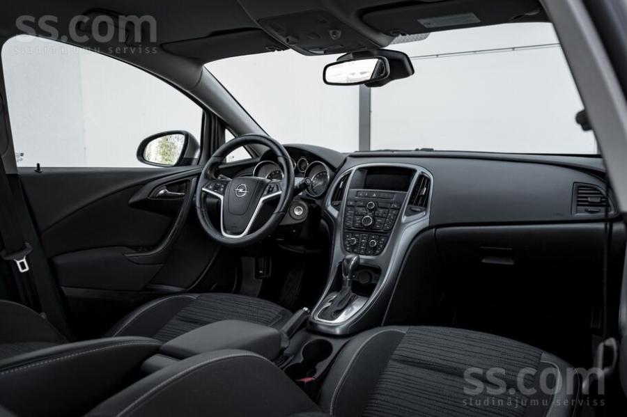 Grey Opel Astra 2017 in Riga, with an engine capacity of 1.40 L and mileage of 79 thousand km for 7990 €, photo 14 on AUTOMOTO.COM.LV