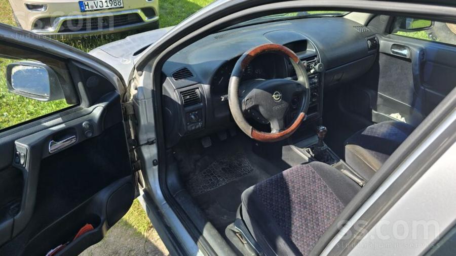 Pelēks Opel Astra 1999 Rēzekne, ar dzinēja tilpumu 2.00 L un nobraukumu 350 tūkst. km par 1000 €, foto 4 vietnē AUTOMOTO.COM.LV
