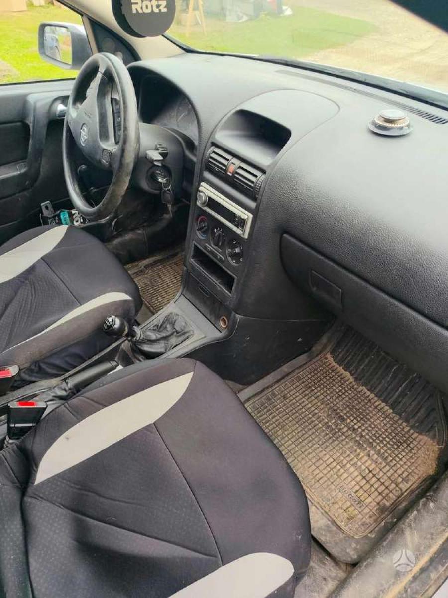 Pelēks Opel Astra 2000 Biržai, ar dzinēja tilpumu 1.70 L un nobraukumu 240 tūkst. km par 650 €, foto 5 vietnē AUTOMOTO.COM.LV
