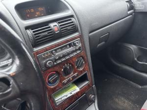 Grey Opel Astra 2000 in Vilnius, with an engine capacity of 1.60 L and mileage of 220 thousand km for 760 €, photo 10 on AUTOMOTO.COM.LV
