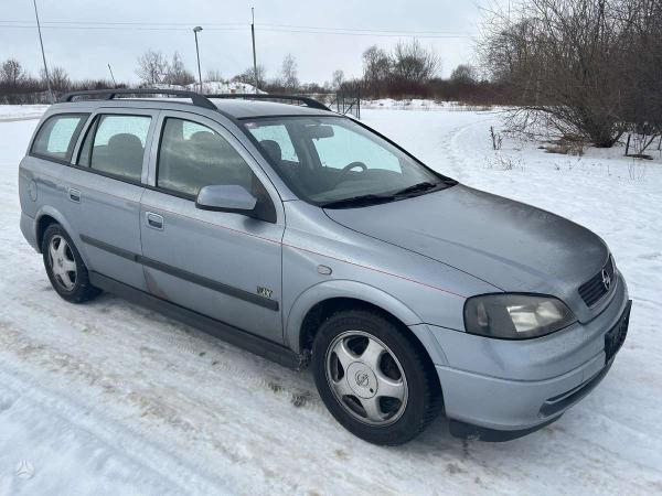 Grey Opel Astra 2003 in Vilkaviskis, with an engine capacity of 1.60 L and mileage of 200 thousand km for 950 €, photo 3 on AUTOMOTO.COM.LV