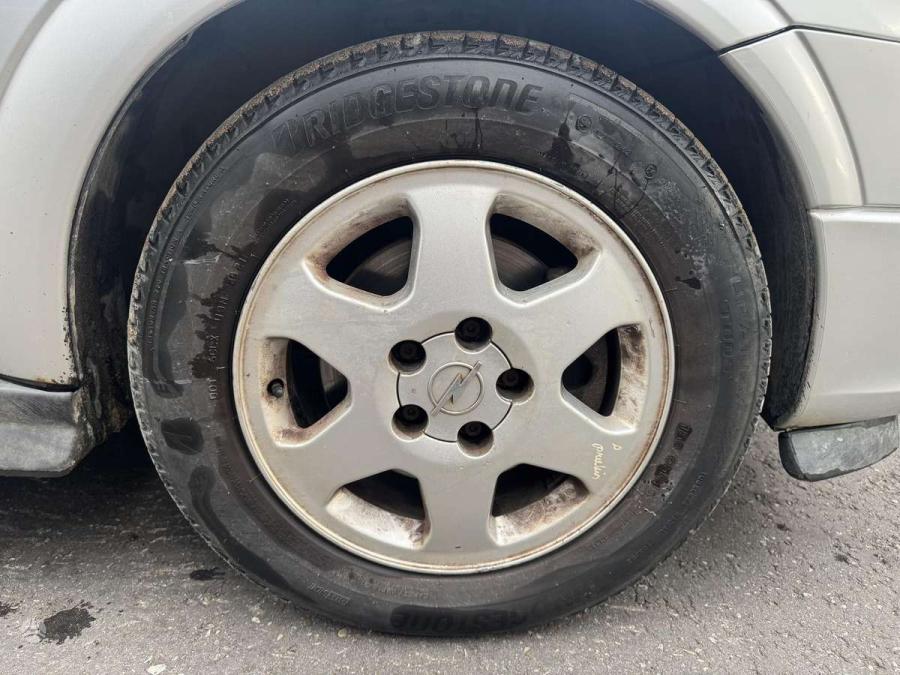 Grey Opel Astra 2003 in Alytus, with an engine capacity of 2.00 L and mileage of 308 thousand km for 1000 €, photo 10 on AUTOMOTO.COM.LV