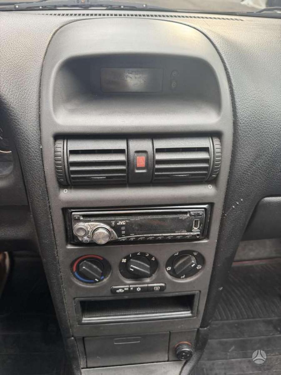 Grey Opel Astra 2003 in Alytus, with an engine capacity of 2.00 L and mileage of 308 thousand km for 1000 €, photo 18 on AUTOMOTO.COM.LV