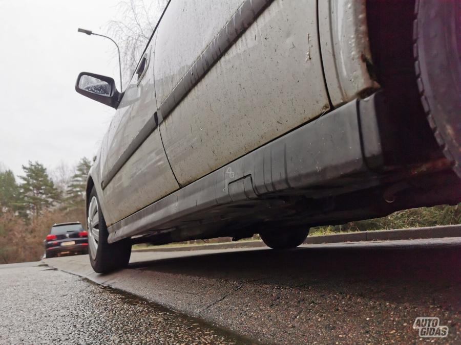 Grey Opel Astra 2004 in Vilnius, with an engine capacity of 2.00 L and mileage of 300 thousand km for 350 €, photo 9 on AUTOMOTO.COM.LV