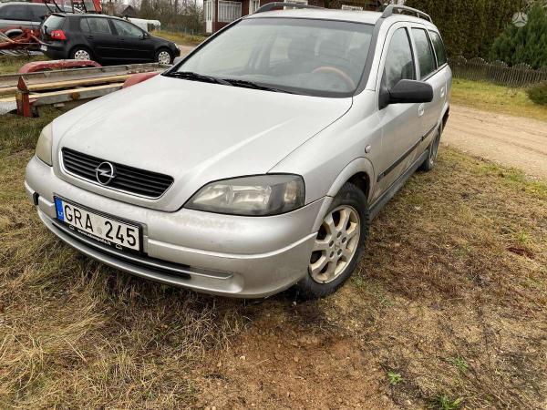 Grey Opel Astra 2004 in Vilnius, with an engine capacity of 1.69 L and mileage of 331 thousand km for 280 €, photo 1 on AUTOMOTO.COM.LV