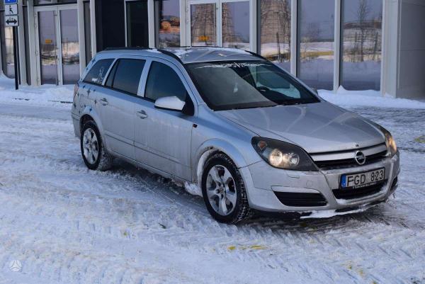Pelēks Opel Astra 2004 Viļņa, ar dzinēja tilpumu 1.69 L un nobraukumu 349 tūkst. km par 900 €, foto 1 vietnē AUTOMOTO.COM.LV