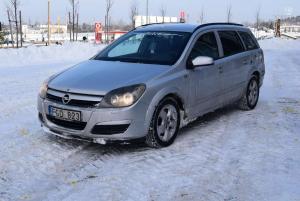 Grey Opel Astra 2004 in Vilnius, with an engine capacity of 1.69 L and mileage of 349 thousand km for 900 €, photo 3 on AUTOMOTO.COM.LV