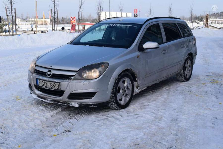 Grey Opel Astra 2004 in Vilnius, with an engine capacity of 1.69 L and mileage of 349 thousand km for 900 €, photo 3 on AUTOMOTO.COM.LV