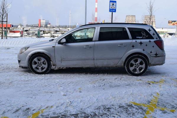 Grey Opel Astra 2004 in Vilnius, with an engine capacity of 1.69 L and mileage of 349 thousand km for 900 €, photo 4 on AUTOMOTO.COM.LV