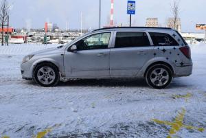 Grey Opel Astra 2004 in Vilnius, with an engine capacity of 1.69 L and mileage of 349 thousand km for 900 €, photo 4 on AUTOMOTO.COM.LV