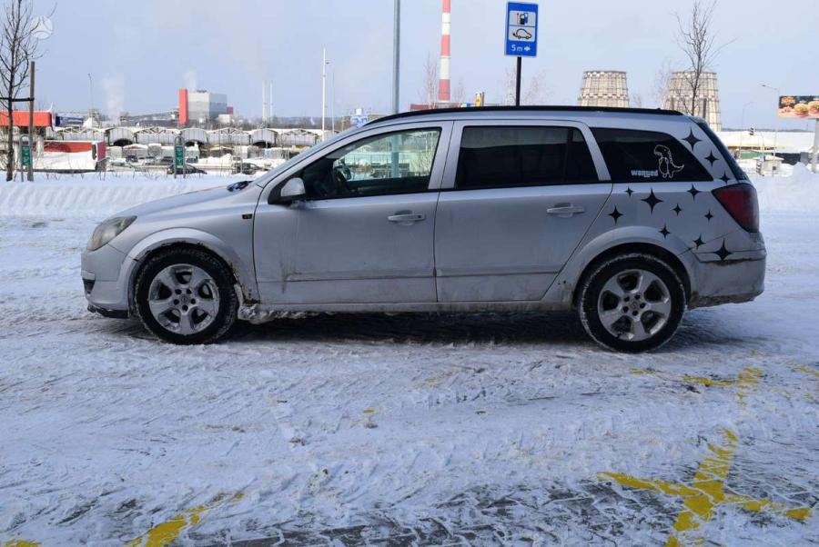 Grey Opel Astra 2004 in Vilnius, with an engine capacity of 1.69 L and mileage of 349 thousand km for 900 €, photo 4 on AUTOMOTO.COM.LV