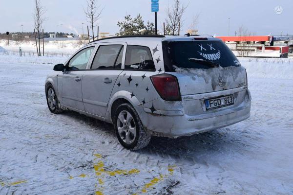 Grey Opel Astra 2004 in Vilnius, with an engine capacity of 1.69 L and mileage of 349 thousand km for 900 €, photo 5 on AUTOMOTO.COM.LV