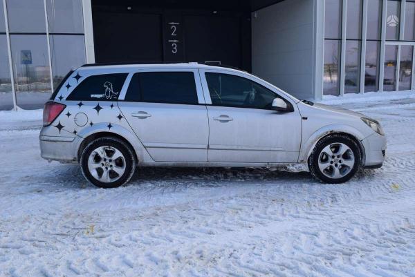 Grey Opel Astra 2004 in Vilnius, with an engine capacity of 1.69 L and mileage of 349 thousand km for 900 €, photo 8 on AUTOMOTO.COM.LV
