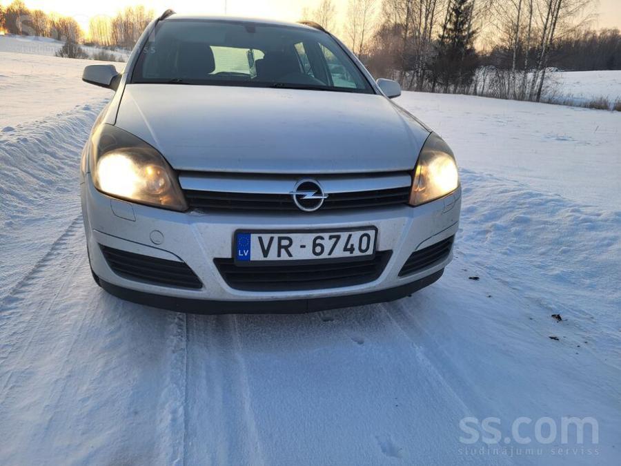 Pelēks Opel Astra 2004 Rēzekne, ar dzinēja tilpumu 1.70 L un nobraukumu 309 tūkst. km par 1350 €, foto 1 vietnē AUTOMOTO.COM.LV