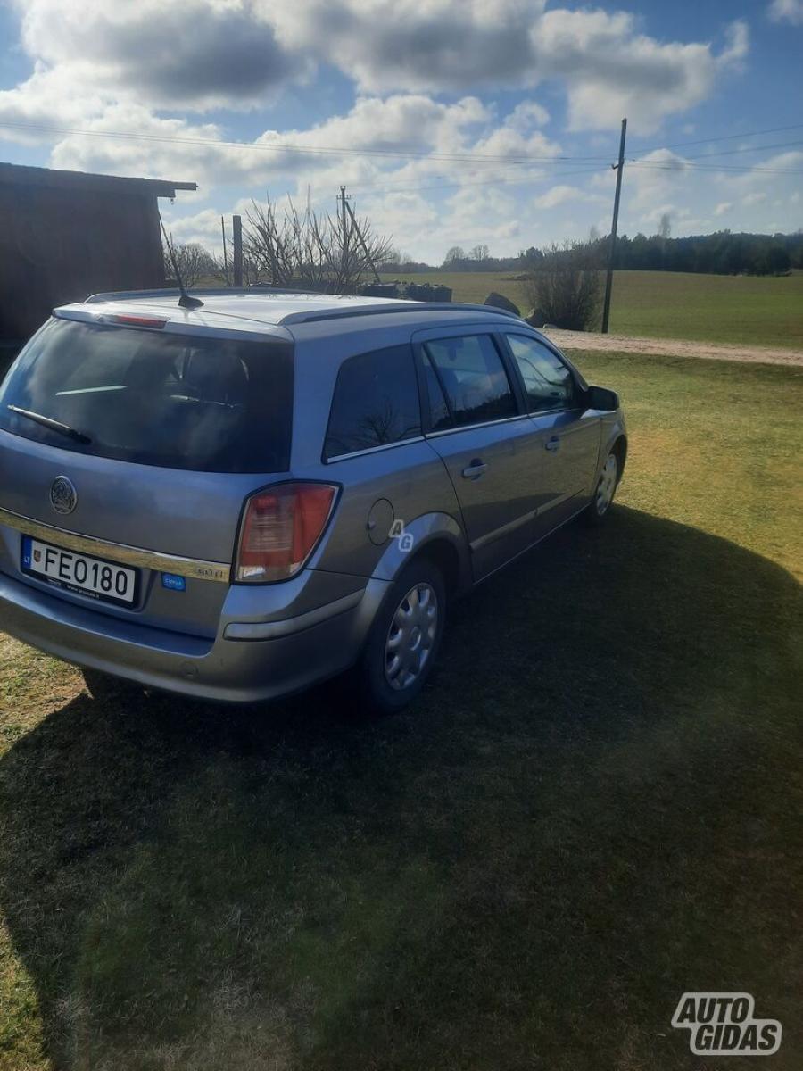 Pelēks Opel Astra 2004 Alīta, ar dzinēja tilpumu 1.70 L un nobraukumu 290 tūkst. km par 950 €, foto 1 vietnē AUTOMOTO.COM.LV