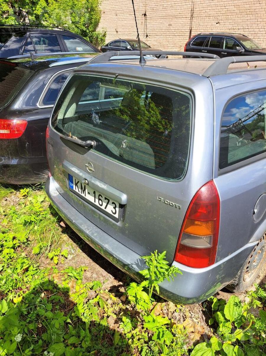 Grey Opel Astra 2004 in Riga, with an engine capacity of 1.70 L and mileage of 357 thousand km for 400 €, photo 4 on AUTOMOTO.COM.LV