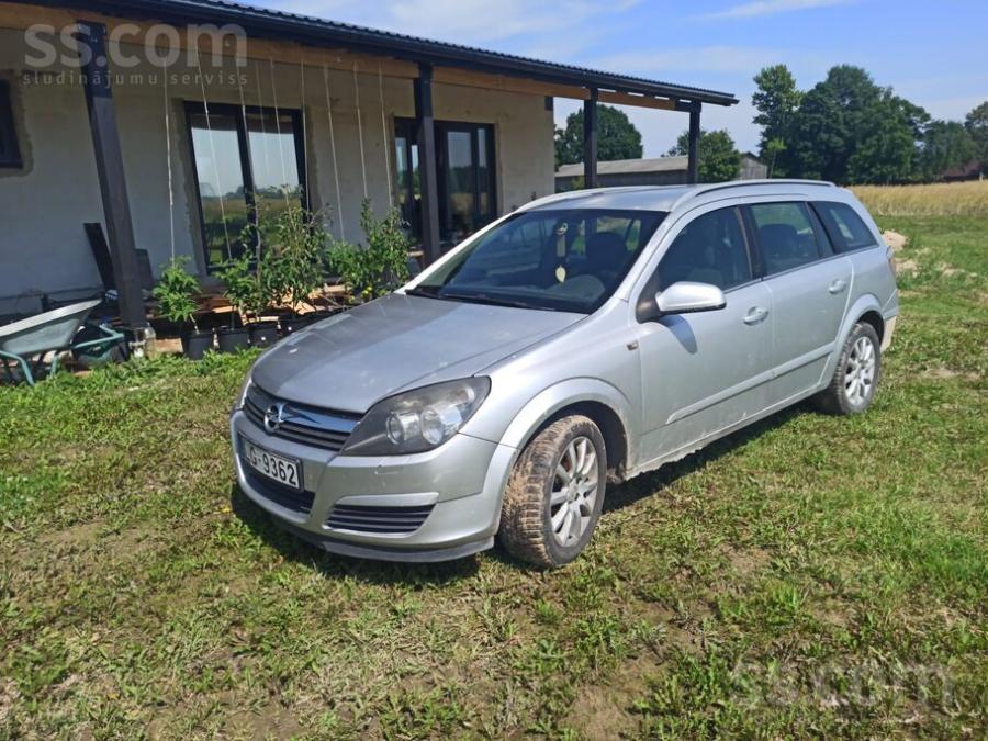 Grey Opel Astra 2004 in Jelgava, with an engine capacity of 1.70 L and mileage of 295 thousand km for 450 €, photo 1 on AUTOMOTO.COM.LV