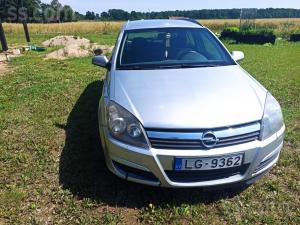 Grey Opel Astra 2004 in Jelgava, with an engine capacity of 1.70 L and mileage of 295 thousand km for 450 €, photo 3 on AUTOMOTO.COM.LV