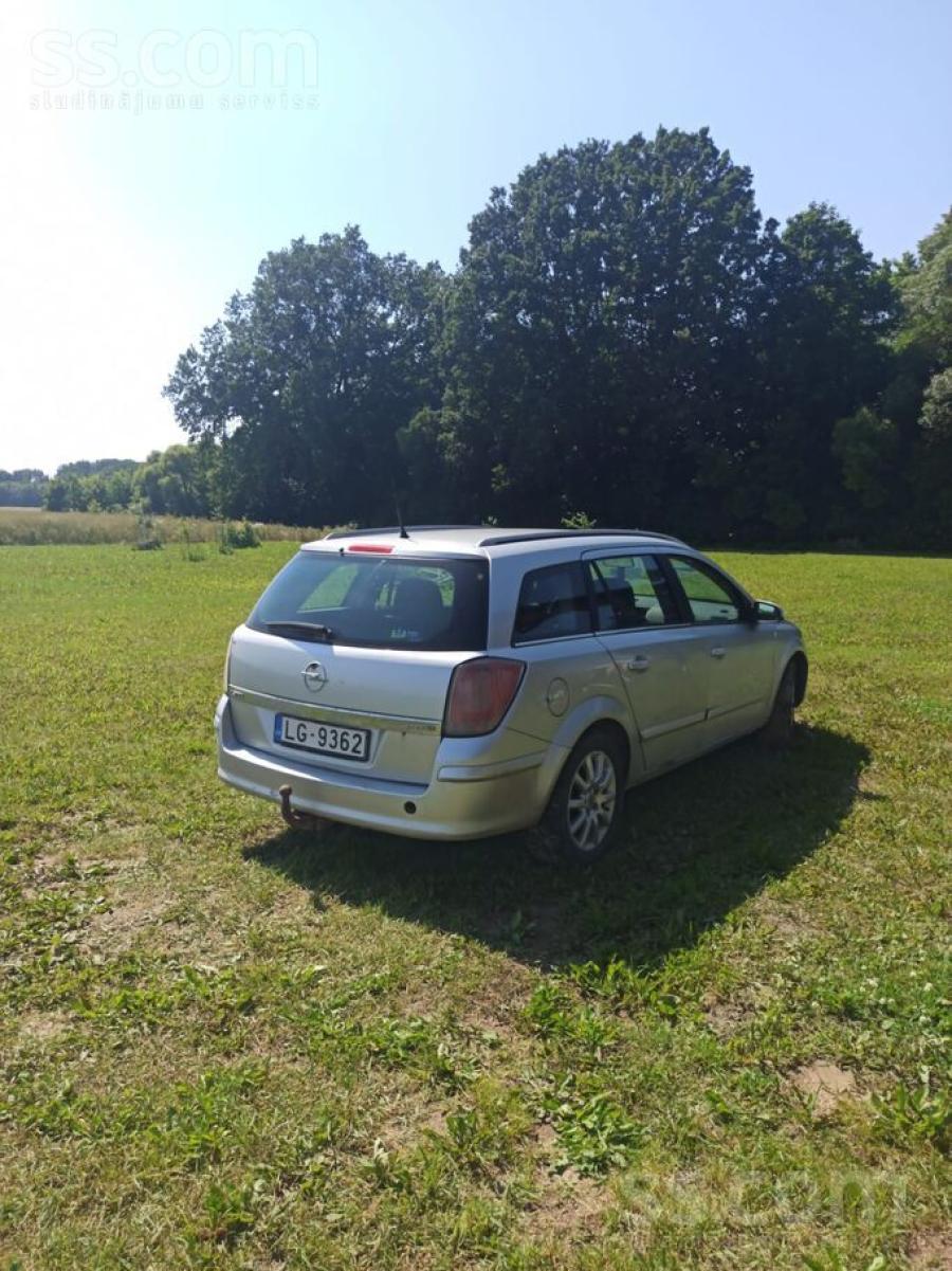Grey Opel Astra 2004 in Jelgava, with an engine capacity of 1.70 L and mileage of 295 thousand km for 450 €, photo 4 on AUTOMOTO.COM.LV
