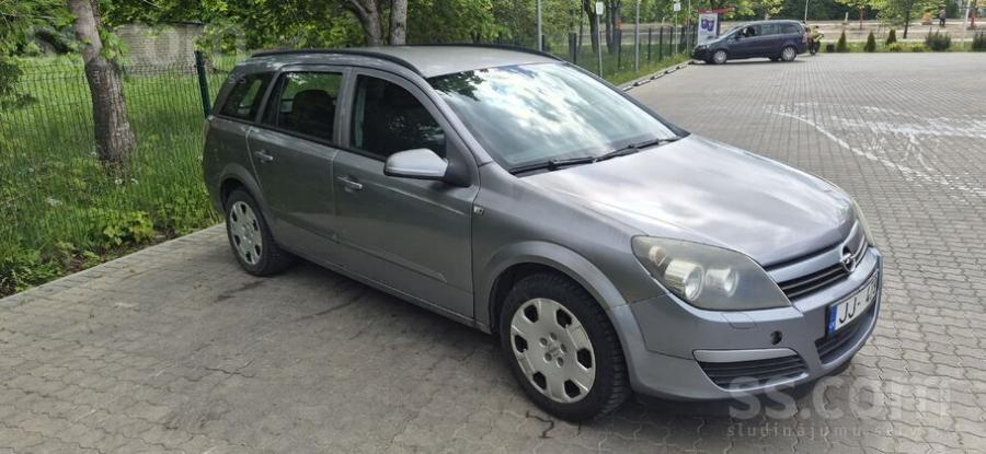 Grey Opel Astra 2004 in Talsi, with an engine capacity of 1.70 L and mileage of 254 thousand km for 850 €, photo 5 on AUTOMOTO.COM.LV