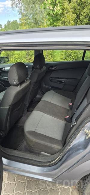 Grey Opel Astra 2004 in Talsi, with an engine capacity of 1.70 L and mileage of 254 thousand km for 850 €, photo 6 on AUTOMOTO.COM.LV